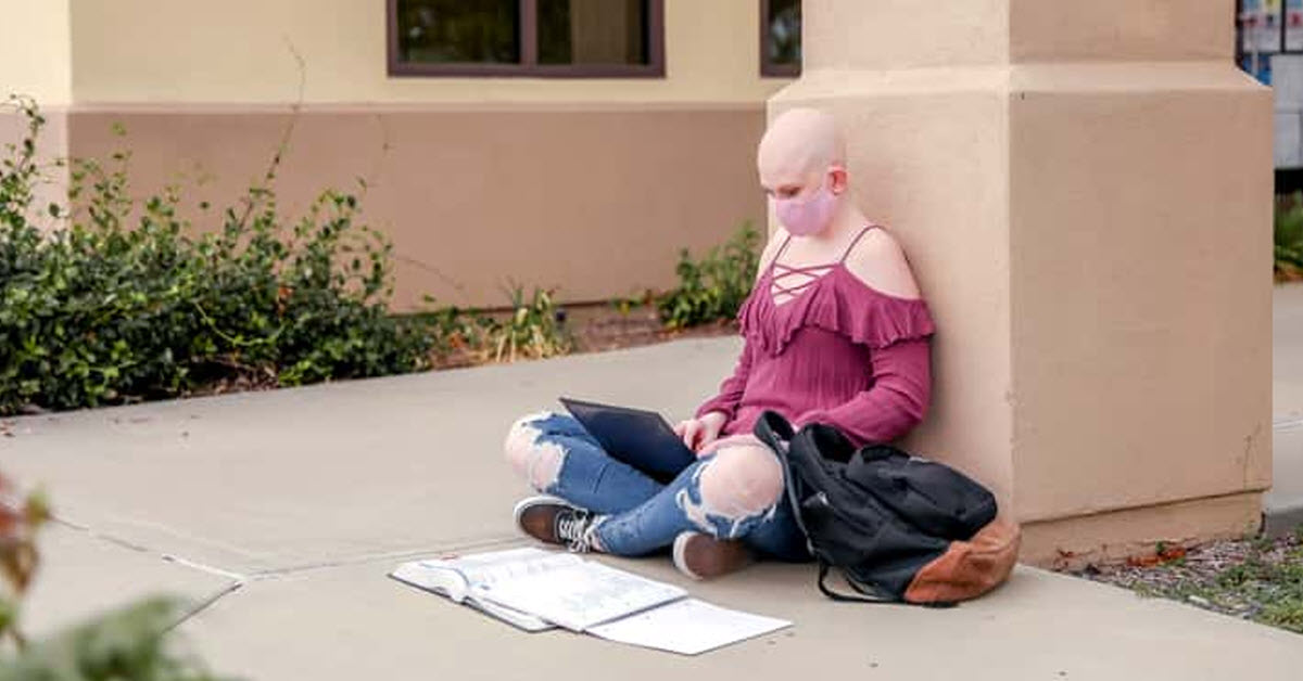 Father Hears His Daughter Bullied A Girl With Cancer So He Shaves Her